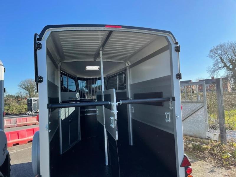 Ifor Williams Trailers Ifor Williams HBX511 Double Horse Trailer - Twin ...