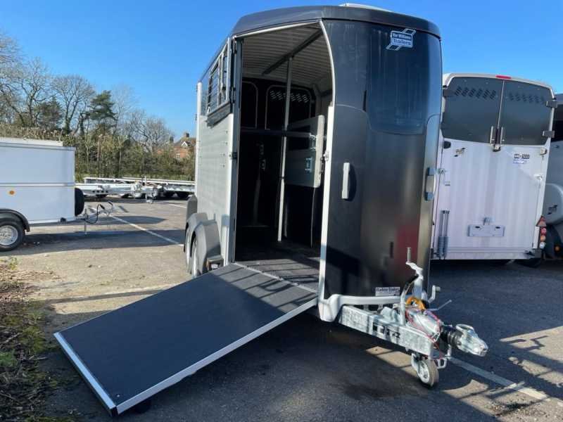 Ifor Williams Trailers Ifor Williams HBX511 Double Horse Trailer - Twin ...