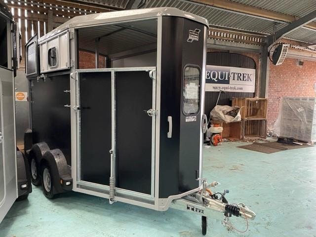 Ifor Williams Trailers Ifor Williams HB511 Double Horse Trailer - Twin ...