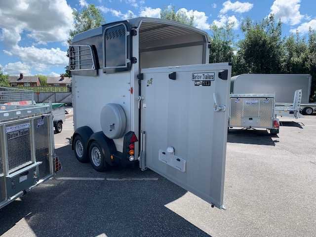 Ifor Williams Trailers Ifor Williams HBX511 Double Horse Trailer - Twin ...