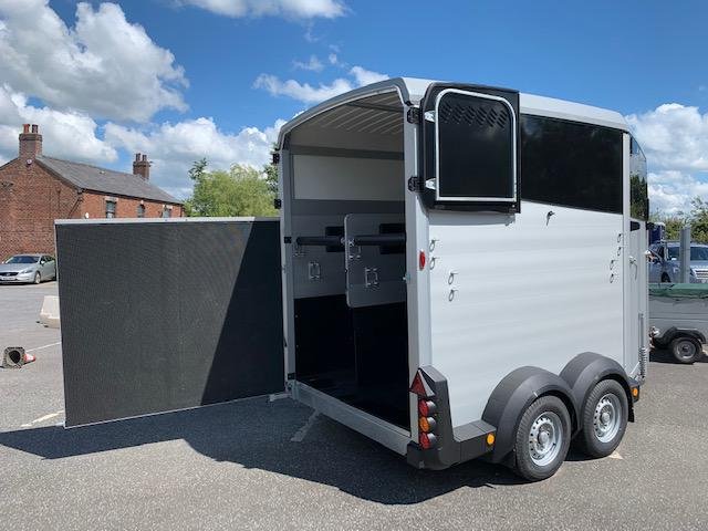 Ifor Williams Trailers Ifor Williams HBX511 Double Horse Trailer - Twin ...