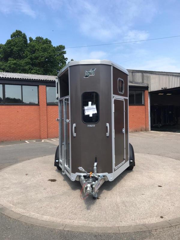 Ifor Williams Trailers Ifor Williams HB506 Double Horse Trailer - Twin ...