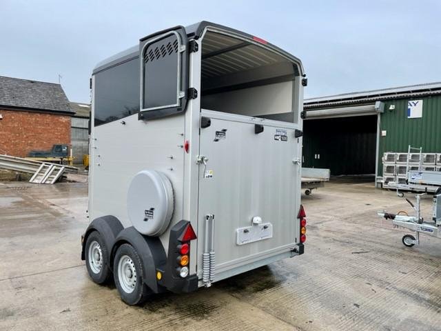 Ifor Williams Trailers Ifor Williams HBX506 Double Horse Trailer - Twin ...