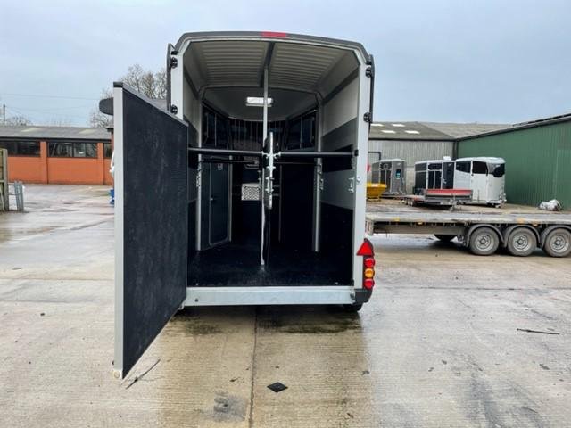 Ifor Williams Trailers Ifor Williams HBX506 Double Horse Trailer - Twin ...
