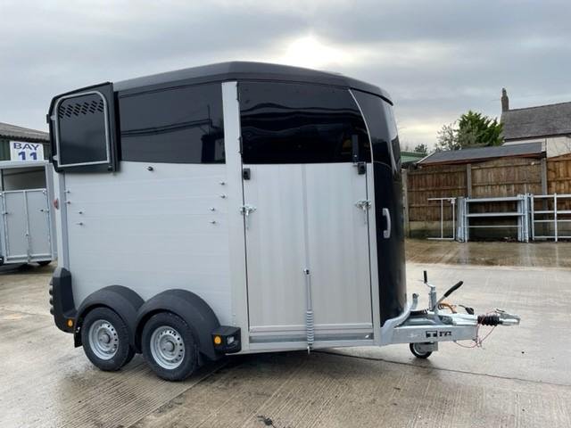 Ifor Williams Trailers Ifor Williams HBX506 Double Horse Trailer - Twin ...