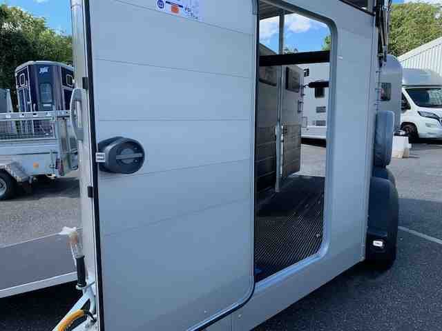 Ifor Williams Trailers Ifor Williams HBX511 Double Horse Trailer - Twin ...