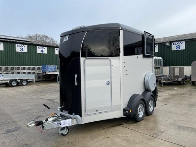 Ifor Williams Trailers Ifor Williams HBX506 Double Horse Trailer - Twin ...